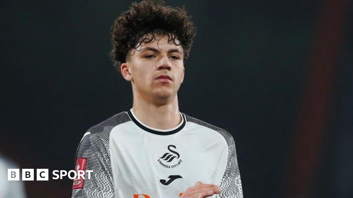 Filip Lissah signs new long-term contract with Swansea City - BBC Sport