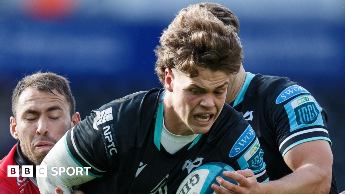 Jack Walsh: Versatile Ospreys back signs new contract - BBC Sport