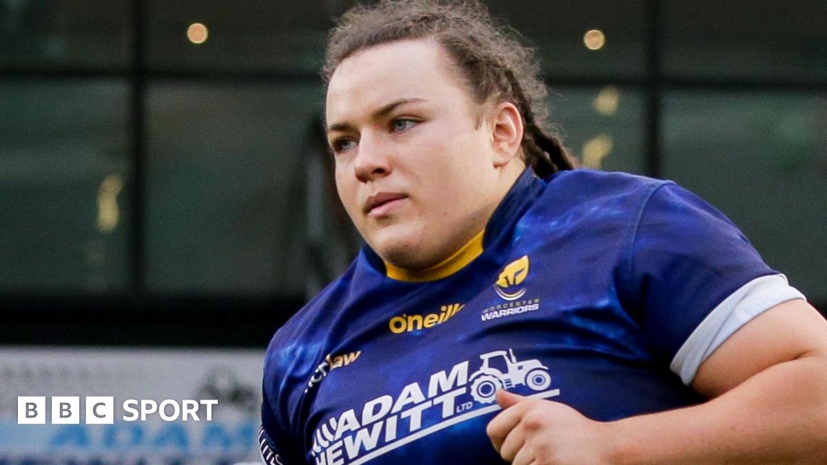 Flo Long: Exeter sign former Worcester prop - BBC Sport