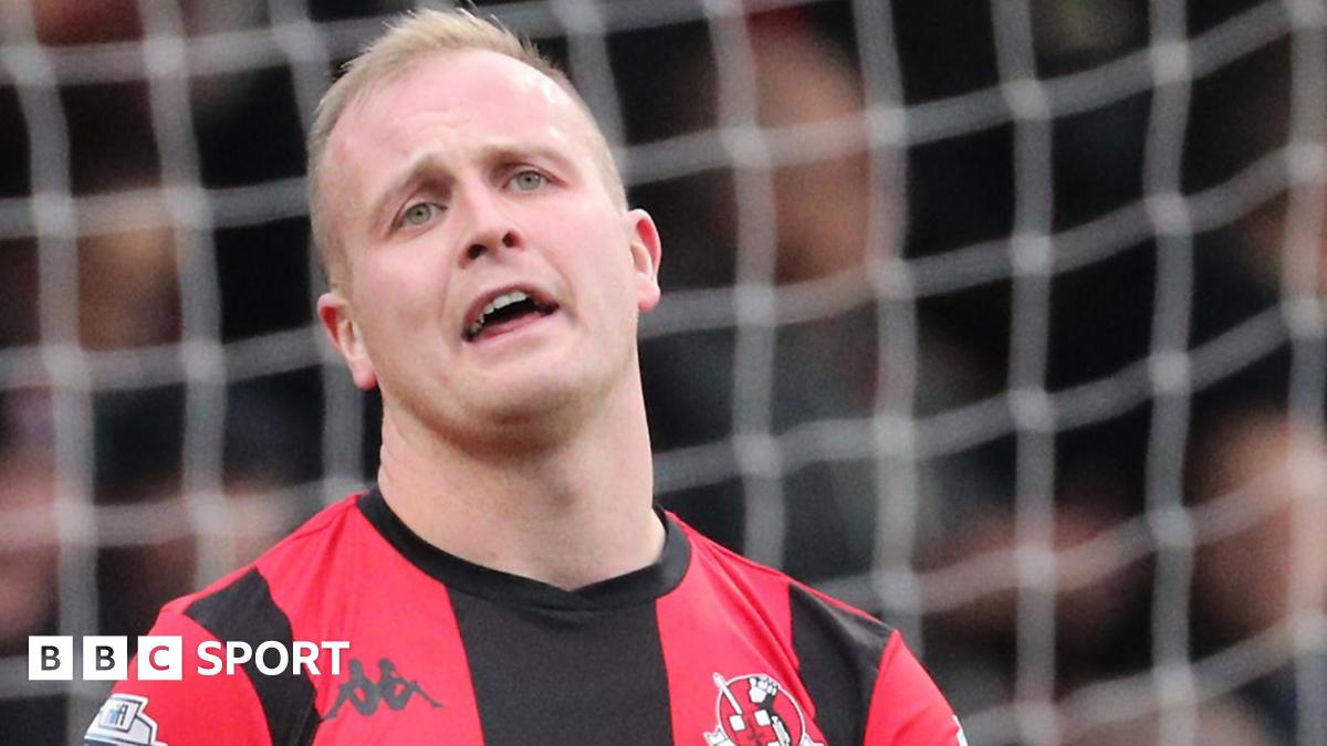 Irish Premiership: Crusaders lose ground in title race - BBC Sport