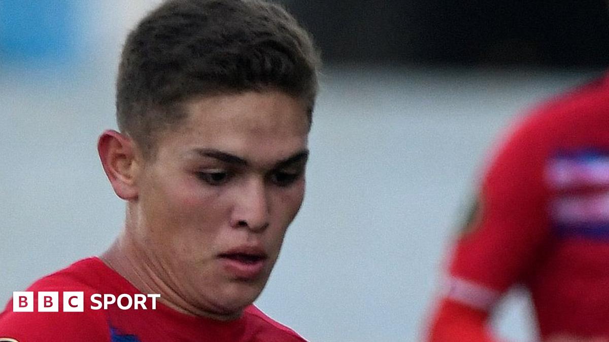 Brandon Aguilera: Nottingham Forest sign Costa Rica midfielder - BBC Sport