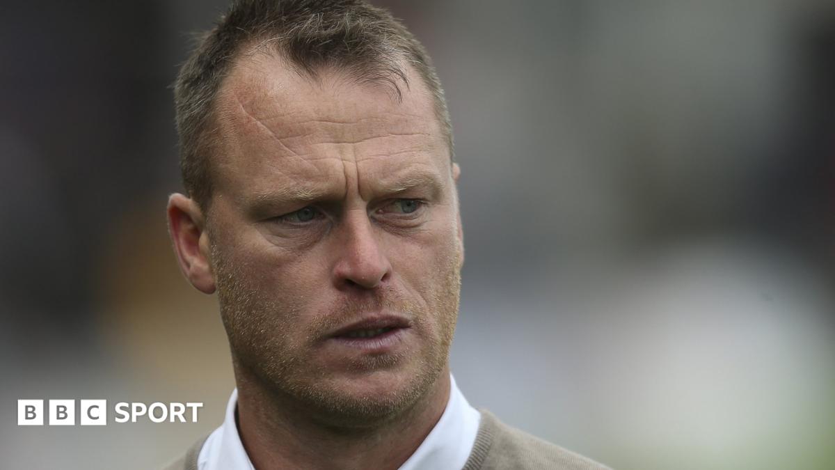 Newport County: Manager Mike Flynn dismisses board upheaval - BBC Sport