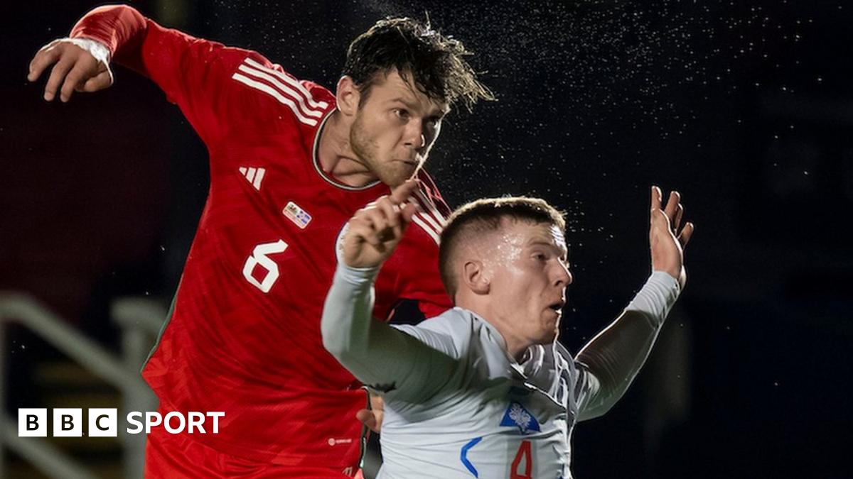 Wales U21 1-0 Iceland U21: Ten-man Wales return to top of group - BBC Sport