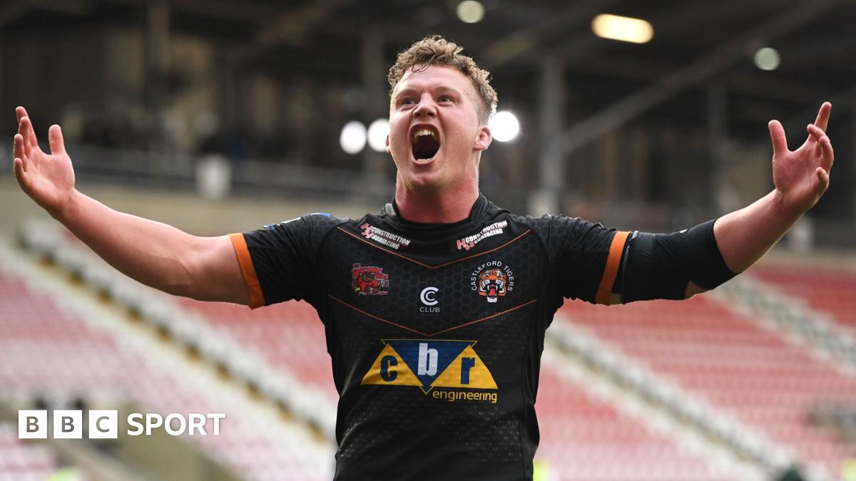 Adam Milner: Castleford hooker agrees new deal with club - BBC Sport