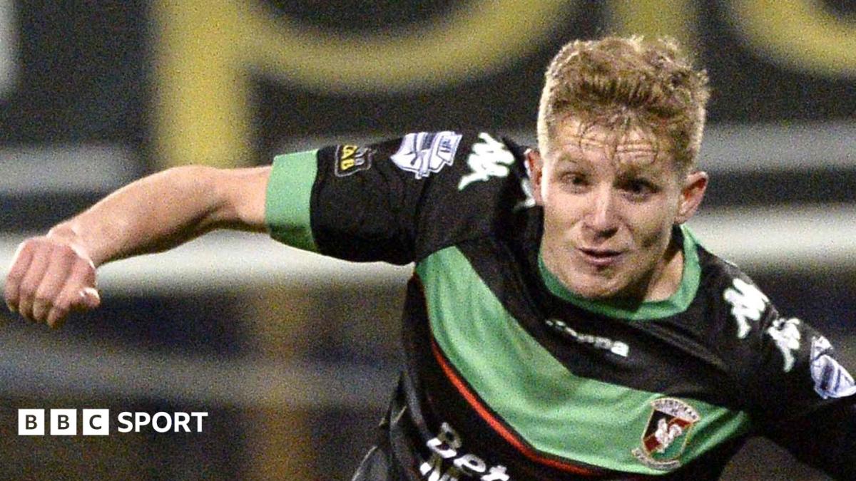 Dungannon Swifts: Corey McMullan signs from Glentoran - BBC Sport