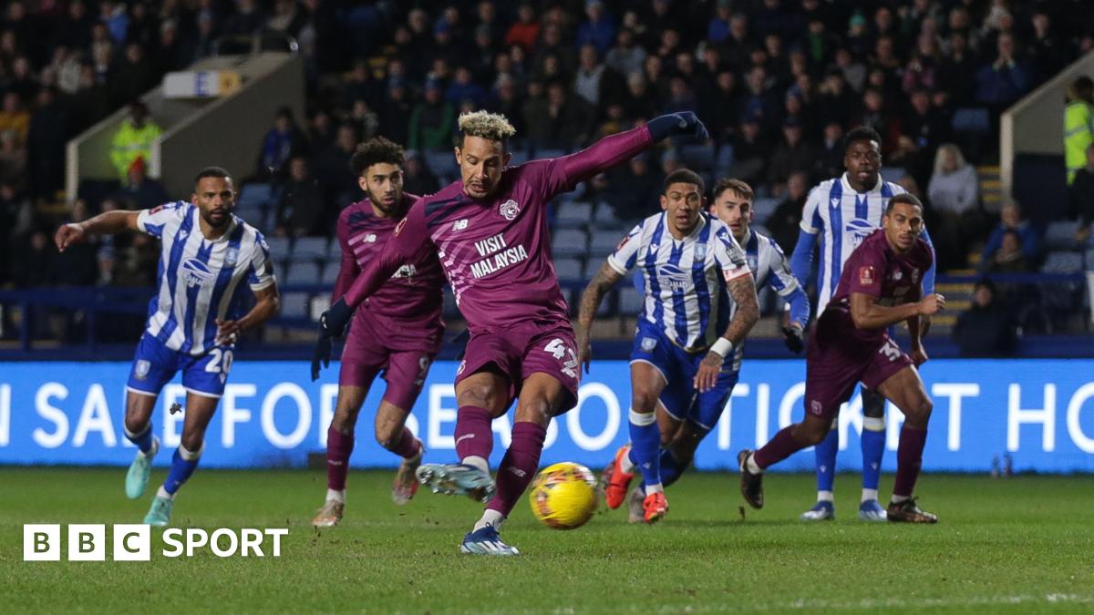 Iwan Roberts: Cardiff City need new striker, says ex-Wales man - BBC Sport