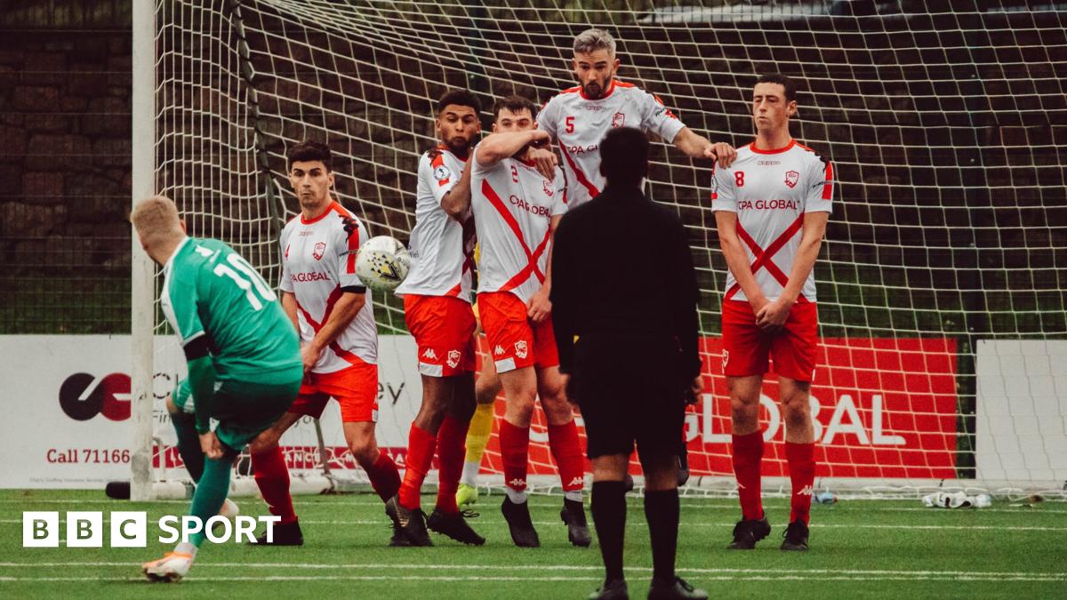 Jersey Bulls: Sol Solomon rescues 10-man islanders perfect winning ...