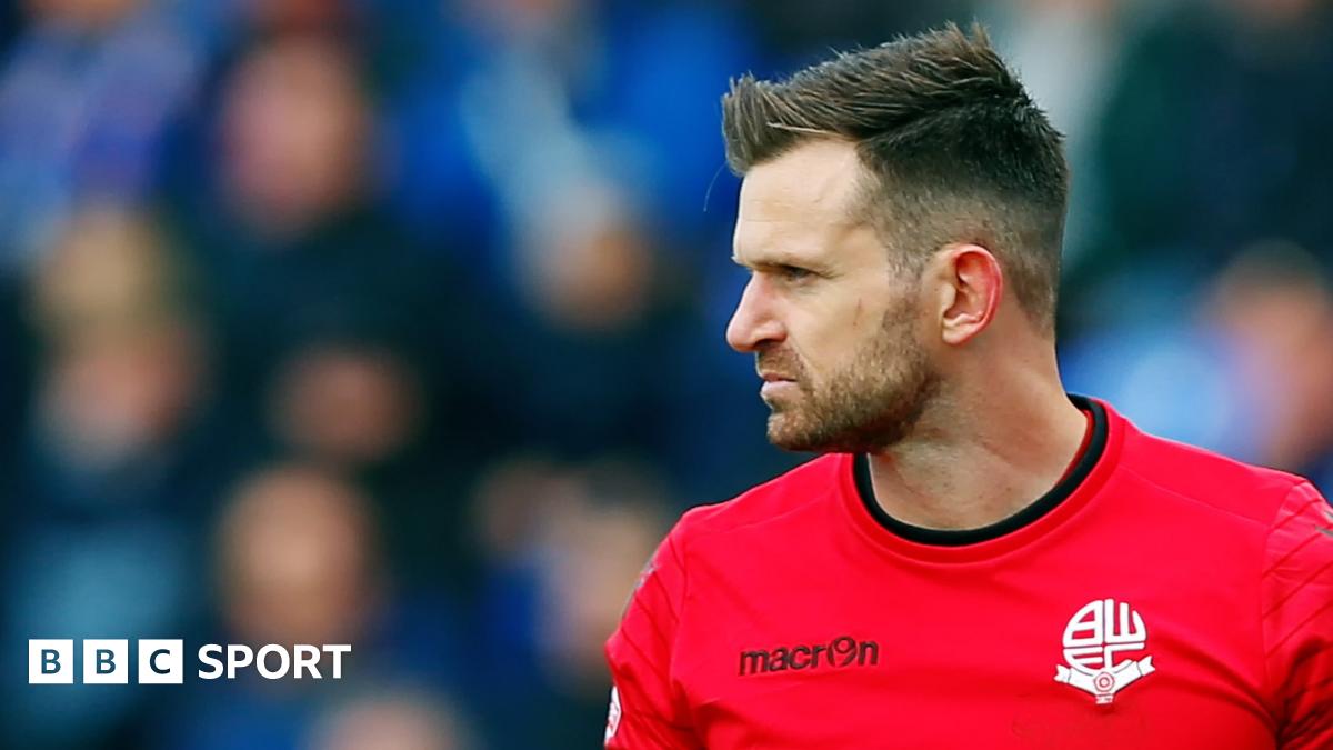 Mark Howard: Blackpool re-sign goalkeeper from Bolton Wanderers - BBC Sport