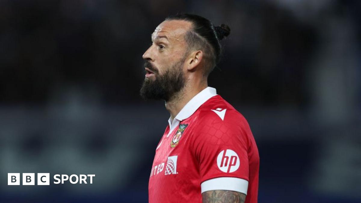 Wrexham: Steven Fletcher injury leaves Phil Parkinson assessing free ...