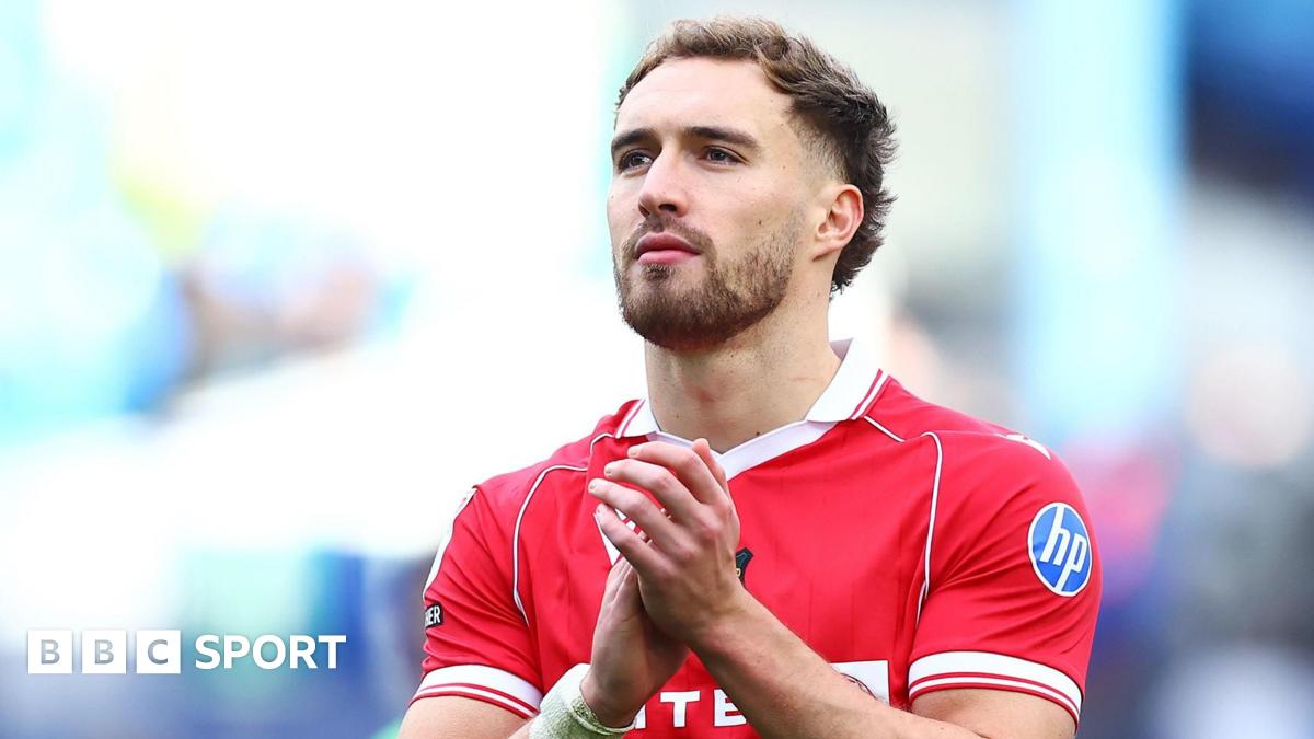 Wrexham news: Phil Parkinson's delight with in-form striker Sam Smith ...