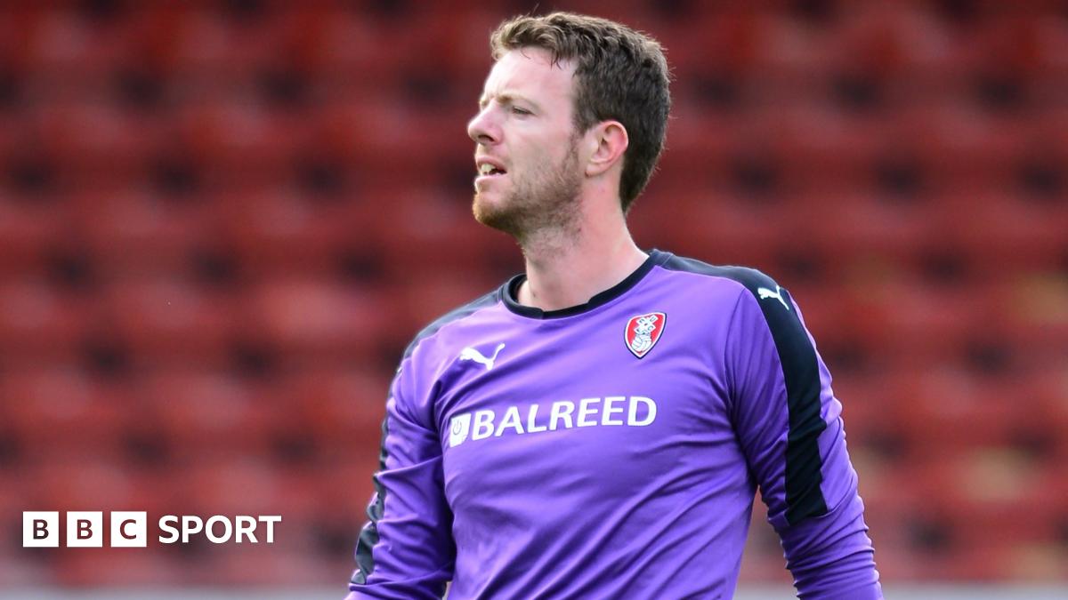 Adam Collin sold on Aberdeen by former Scots top-flight players - BBC Sport