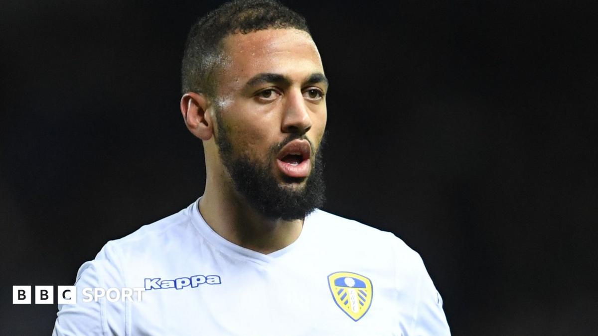 Kemar Roofe: Leeds United forward sidelined with knee injury - BBC Sport