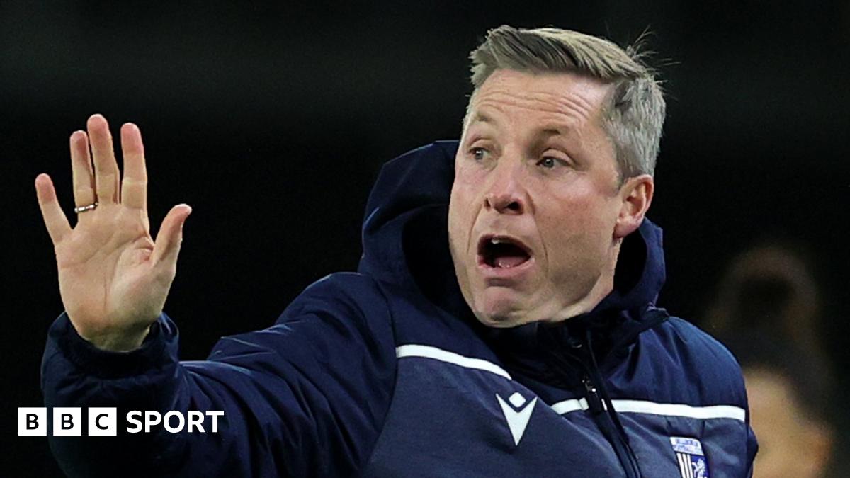 Neil Harris: Gillingham boss fears complacency in squad - BBC Sport