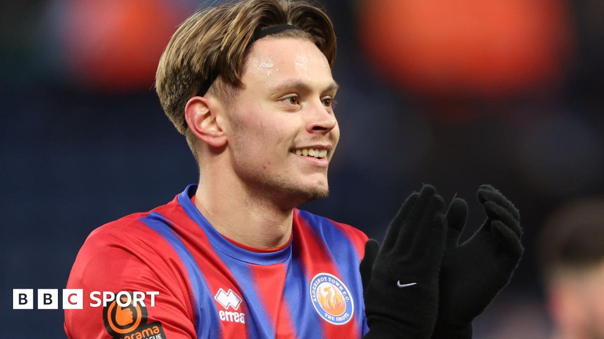 Ollie Bray & Ryan Kavanagh: Truro City sign youngsters on loan - BBC Sport