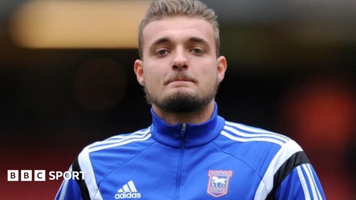 Ipswich Town goalkeeper Michael Crowe joins Braintree on loan - BBC Sport