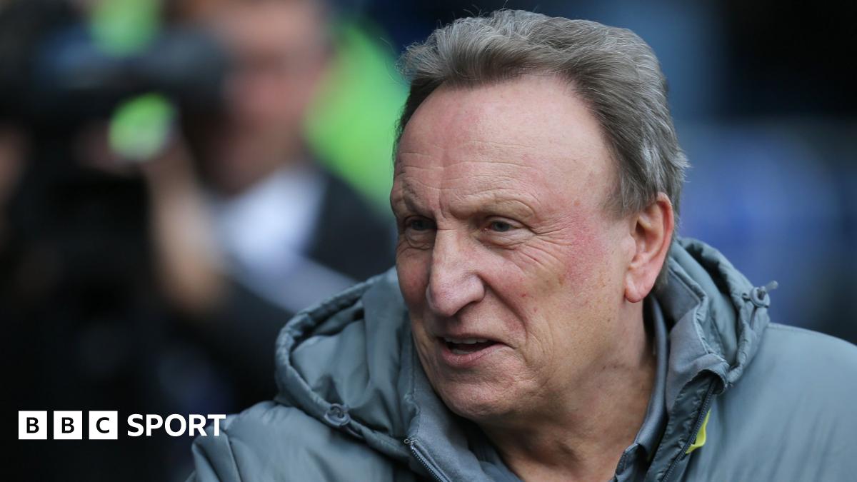 Neil Warnock: Cardiff City boss keen to stay for promotion bid - BBC Sport