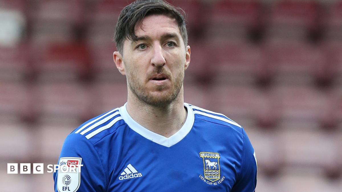 Stephen Ward: Ipswich Town will not offer experienced left-back new ...