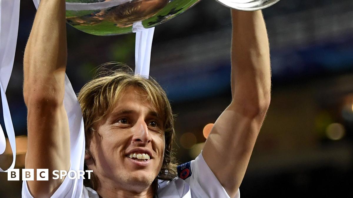 Real Madrid: Luka Modric signs new deal until 2020 - BBC Sport