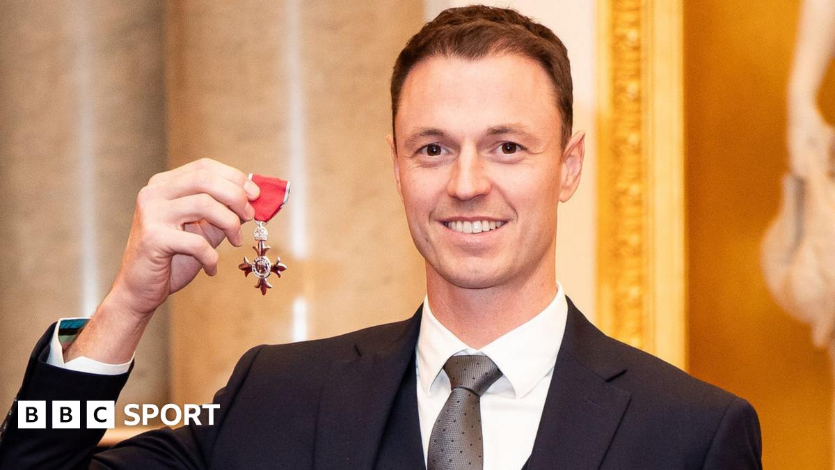 Jonny Evans: Receiving MBE 'a surreal feeling' for Man Utd and Northern Ireland defender - BBC Sport