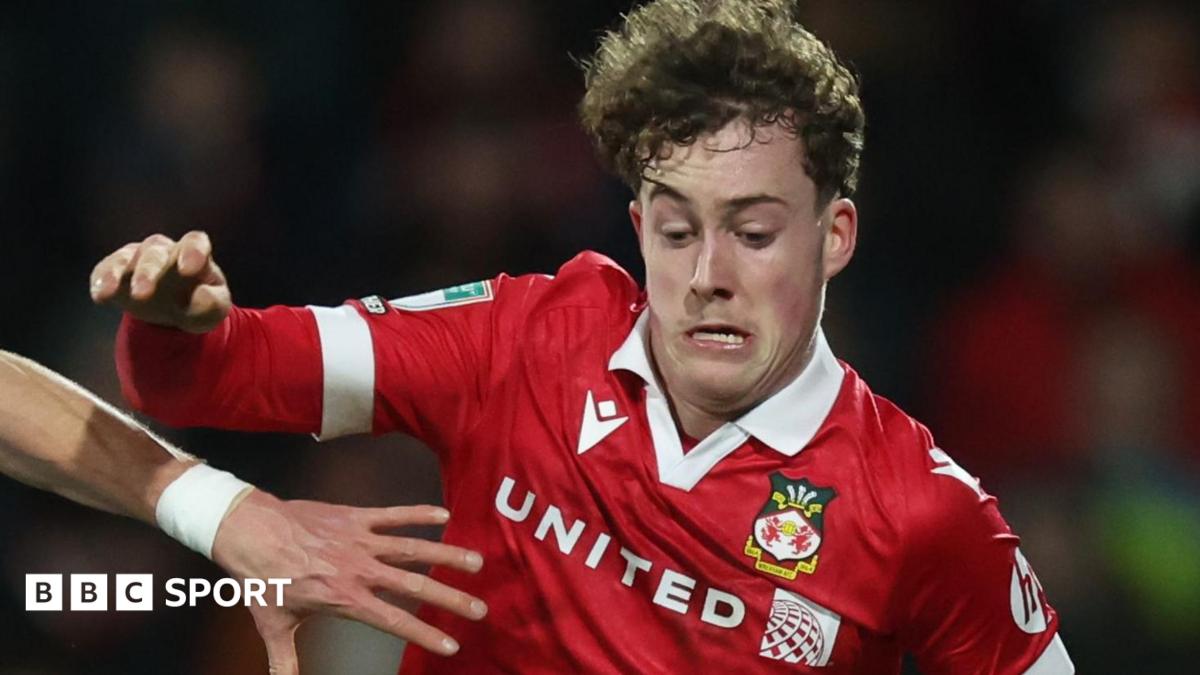 Harry Ashfield: Homegrown midfielder, 18, signs new Wrexham contract ...