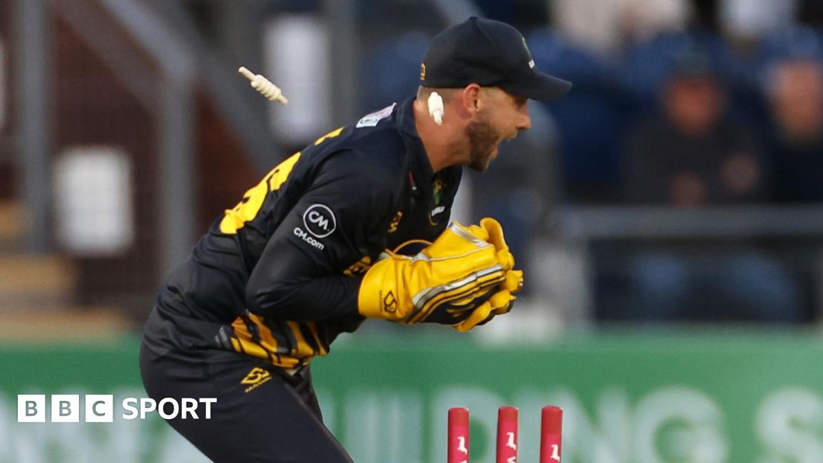 Chris Cooke: Wicketkeeper-batter signs new two-year Glamorgan deal ...