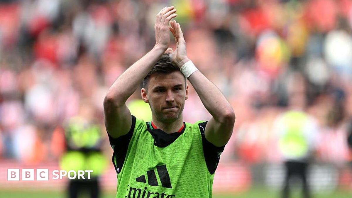 Arsenal transfer news: Kienan Tierney exit to Celtic confirmed - BBC Sport