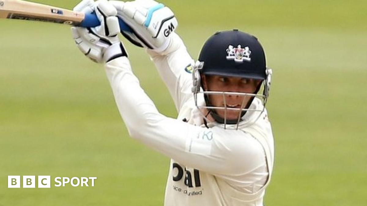 County Championship: Chris Dent helps Gloucestershire chase 108 - BBC Sport