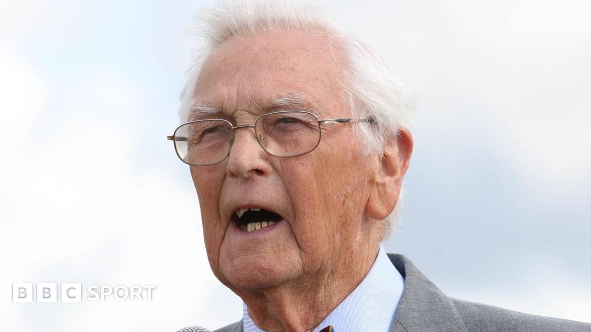 Peter Rees: Llanelli and Scarlets great dies aged 95 - BBC Sport