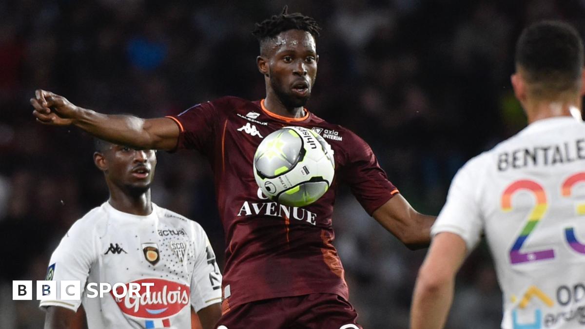 Boubacar Traore: Wolves sign midfielder on season-long loan from Metz ...