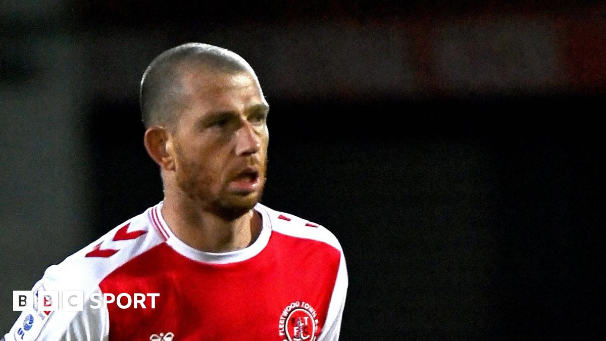 Joe Garner: Carlisle United re-sign striker from Fleetwood Town - BBC Sport