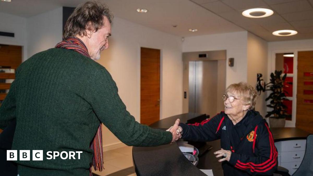 Man Utd news: 'Kath Phipps was a one-woman institution' - tributes ...