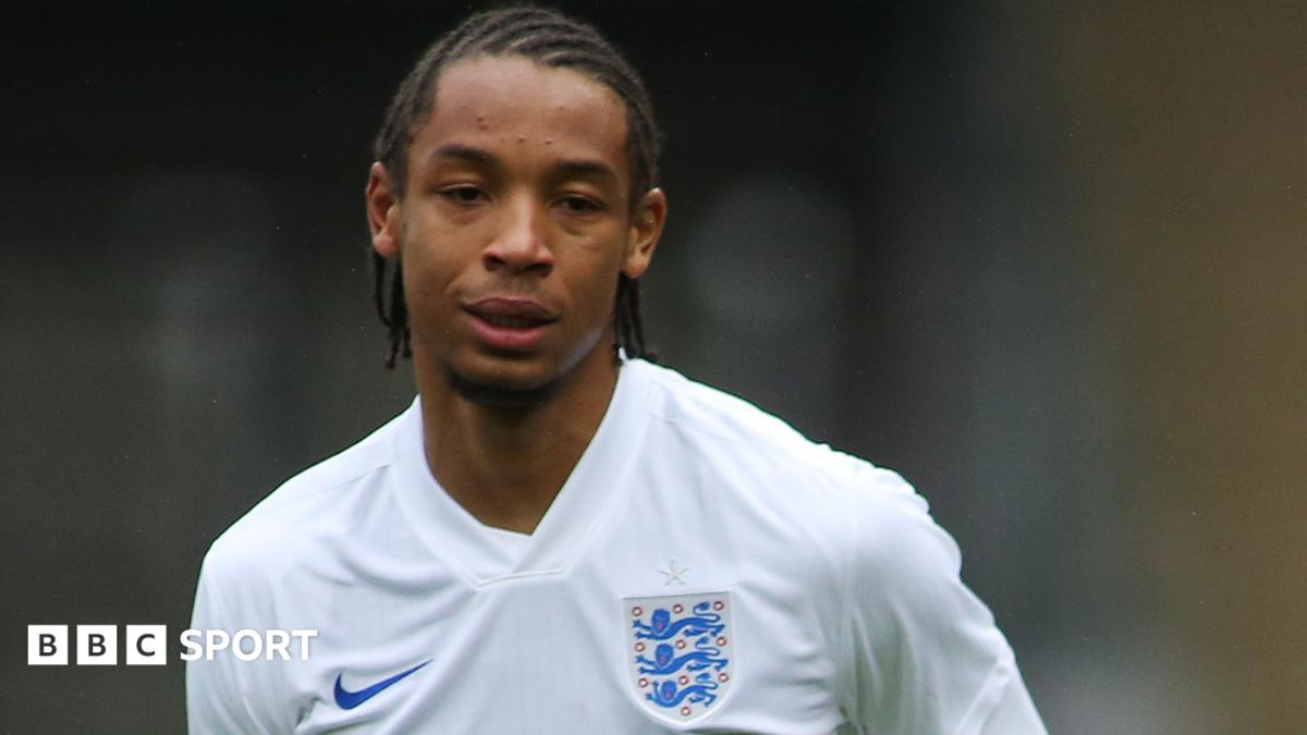 Kwame Thomas: Wrexham sign ex-Burton Albion forward - BBC Sport