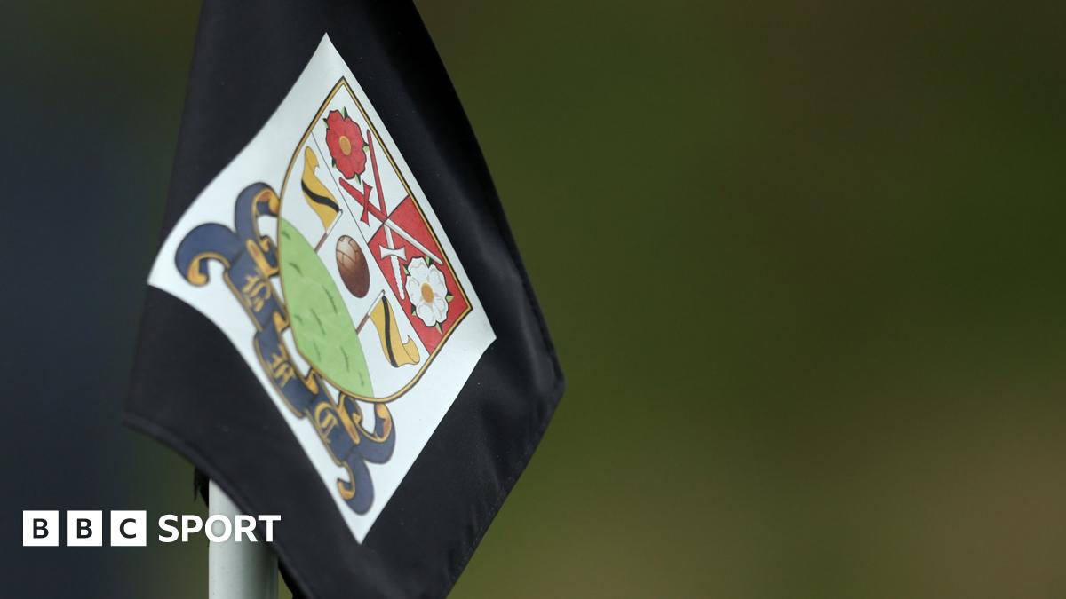 Craig Ross: Barnet sign goalkeeper Ross after Macclesfield exit - BBC Sport