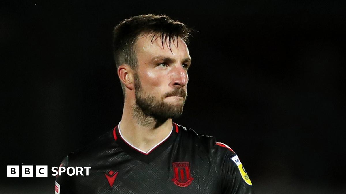 Morgan Fox: QPR sign defender following Stoke City departure - BBC Sport
