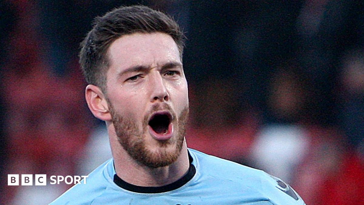 Joe Day: Newport County goalkeeper's contract talks on hold - BBC Sport