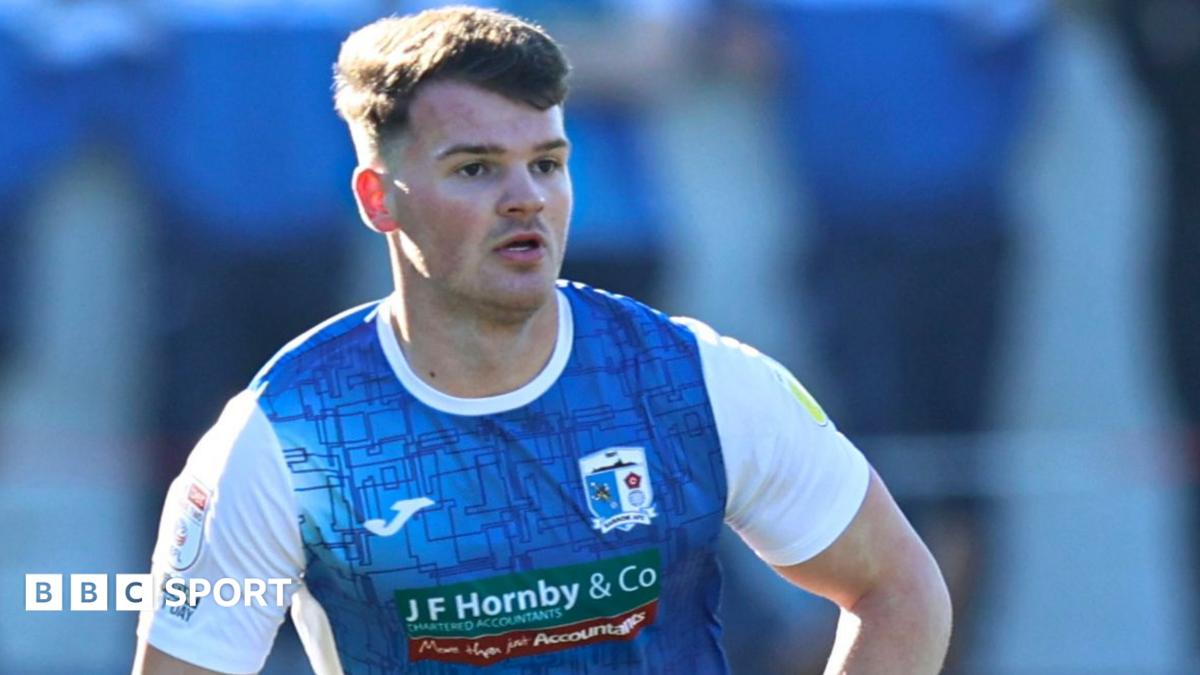 Matthew Platt: Bradford City sign Barrow defender on two-year deal ...