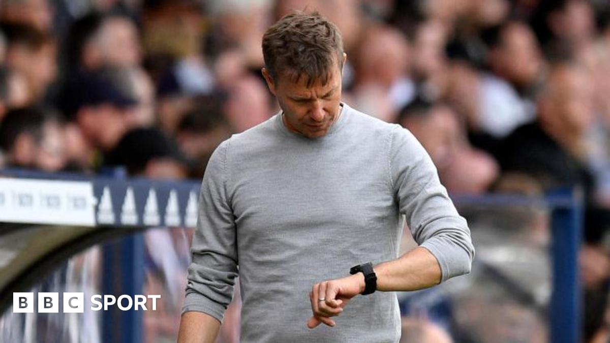 'Time is ticking for Leeds to find a striker' - BBC Sport
