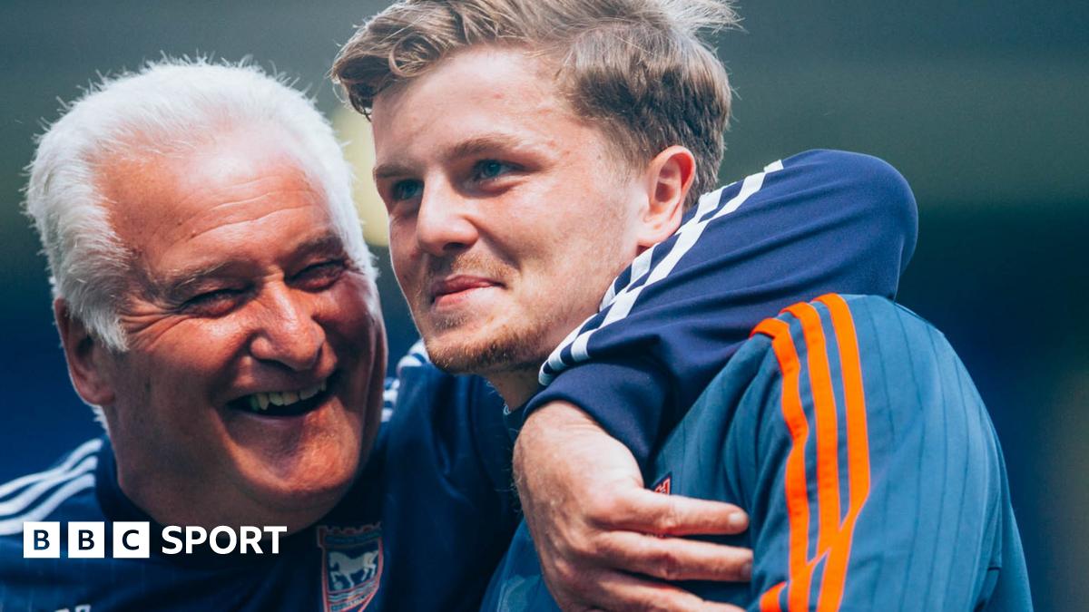 Ipswich Town: Adam McDonnell pens new two-year deal - BBC Sport