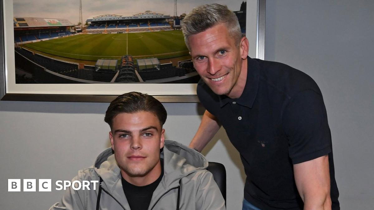 Ollie Tanner: Cardiff City sign Lewes winger - BBC Sport