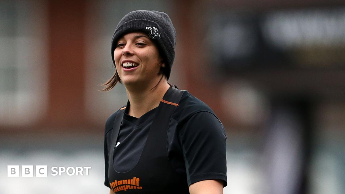 Sioned Harries: Wales forward upset about Six Nations omission - BBC Sport