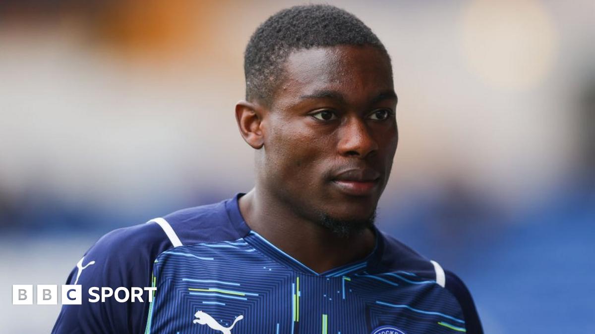 Stockport County 5-0 Wrexham: Olaofe gives Stockport big win - BBC Sport
