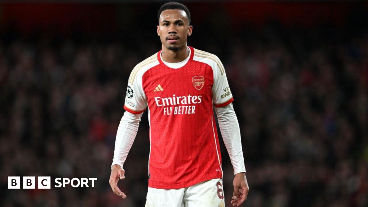 Arsenal: Gunners get away with Gabriel handball - BBC Sport