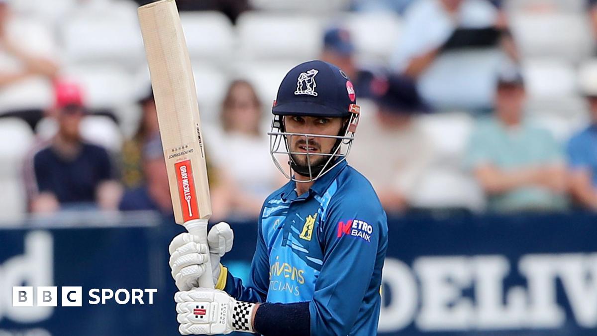 One-Day Cup round-up: Barnard century leads Bears to fifth win - BBC Sport