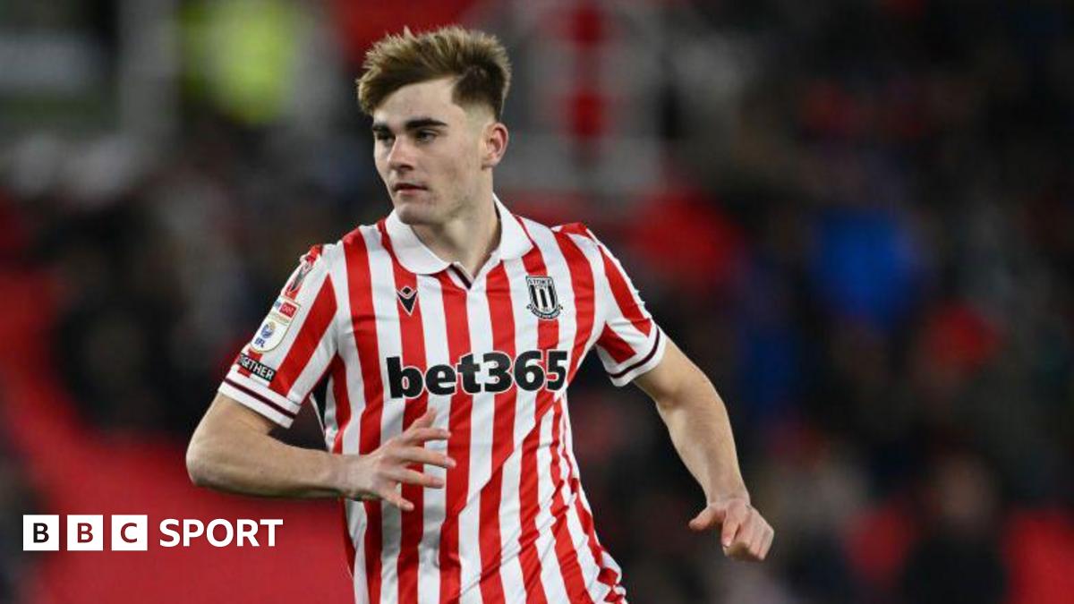 Nathan Lowe: Walsall bring in Stoke City forward on loan - BBC Sport