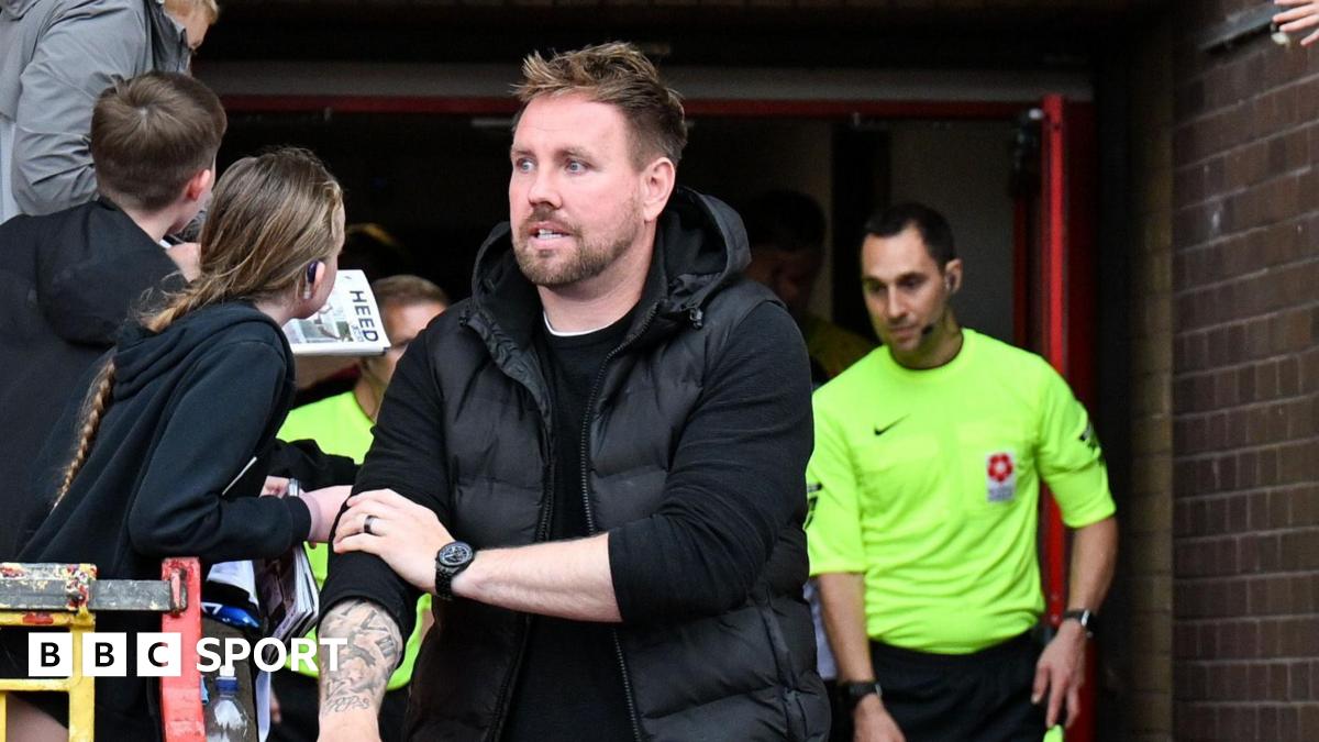 Rob Elliot: Gateshead boss set to be named Crawley Town manager - BBC Sport