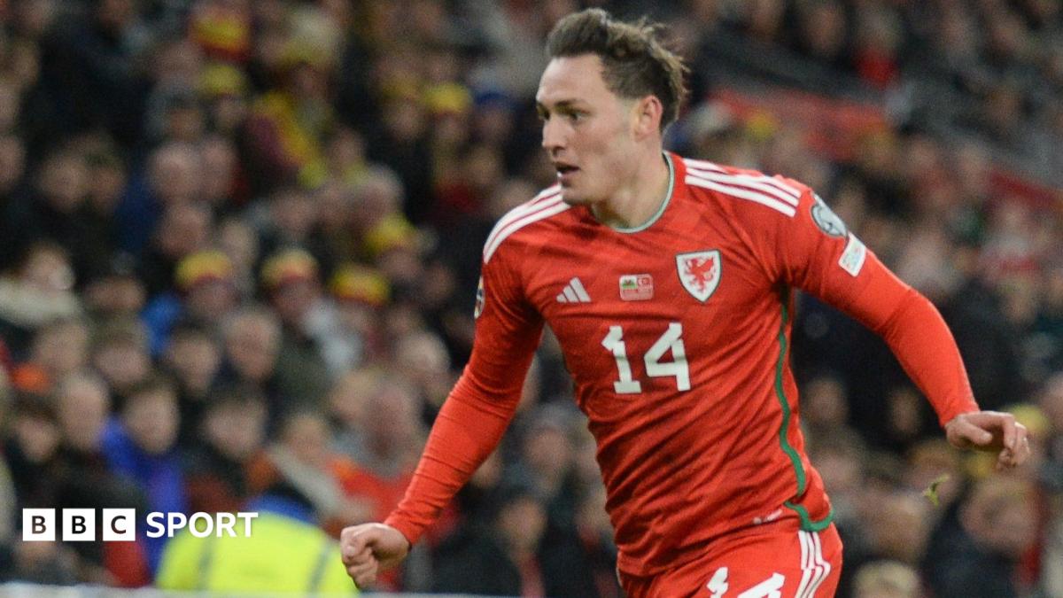 Leeds United: Connor Roberts has 'a lot of self-belief in a good way ...