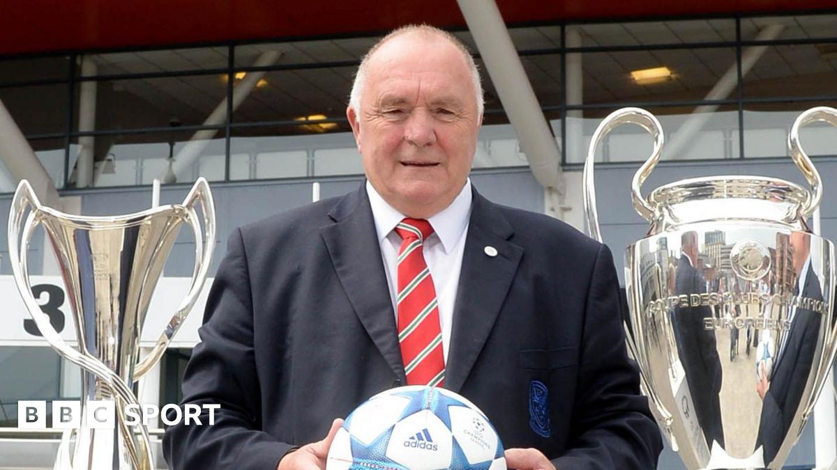 Trefor Lloyd Hughes: Former FAW president dies aged 77 - BBC Sport