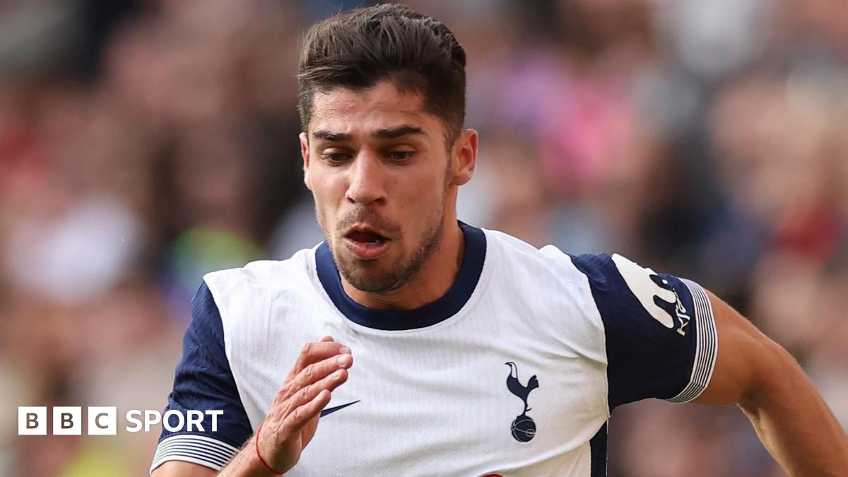 Manor Solomon: Tottenham winger agrees Leeds United loan move - BBC Sport