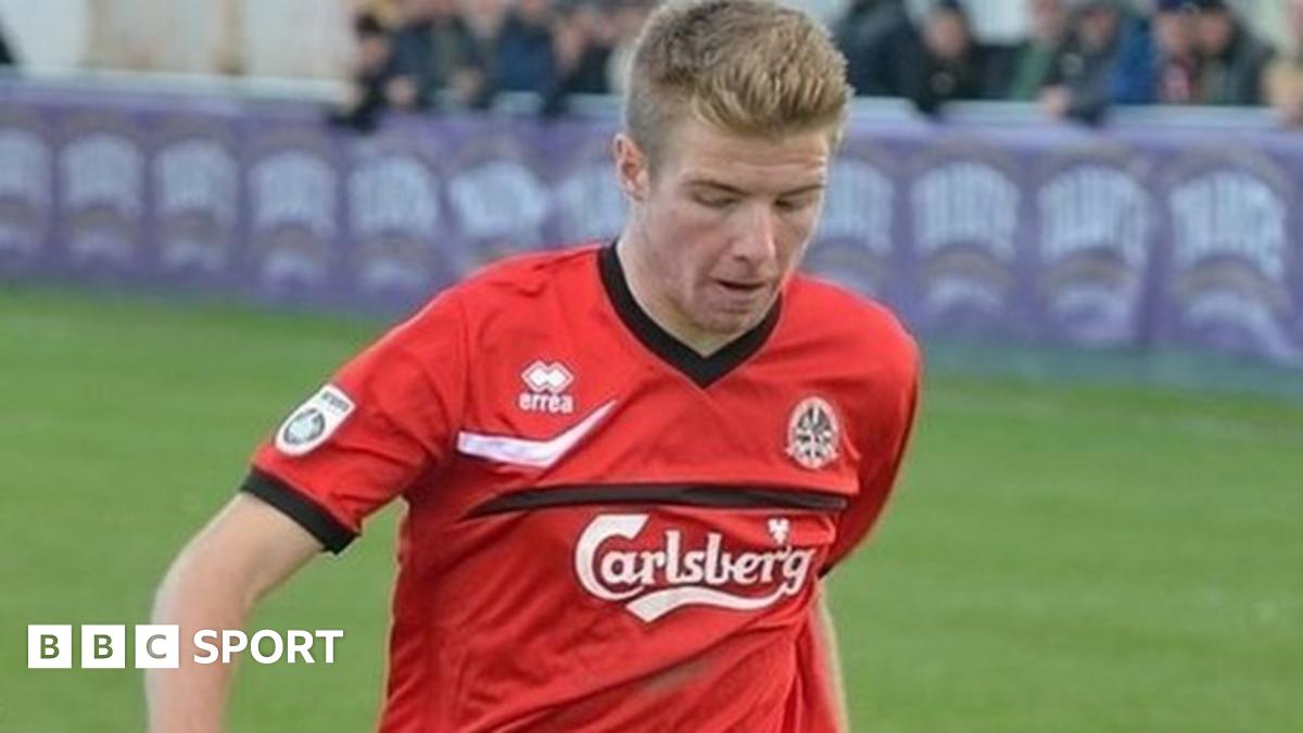 Connor Riley-Lowe: Truro City extend loan of Exeter defender - BBC Sport