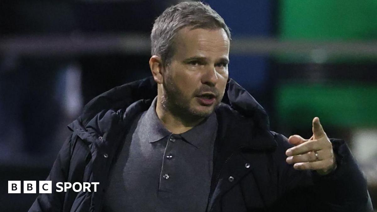 Stephen Clemence: Barrow must stop losing injury-time leads - BBC Sport